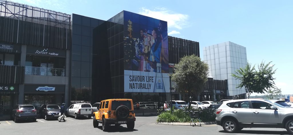Big Outdoor | Large format curved LED screen advertising